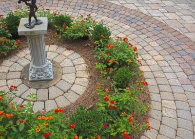 Paver Circle kit allows you to add interest and curves to your patio.