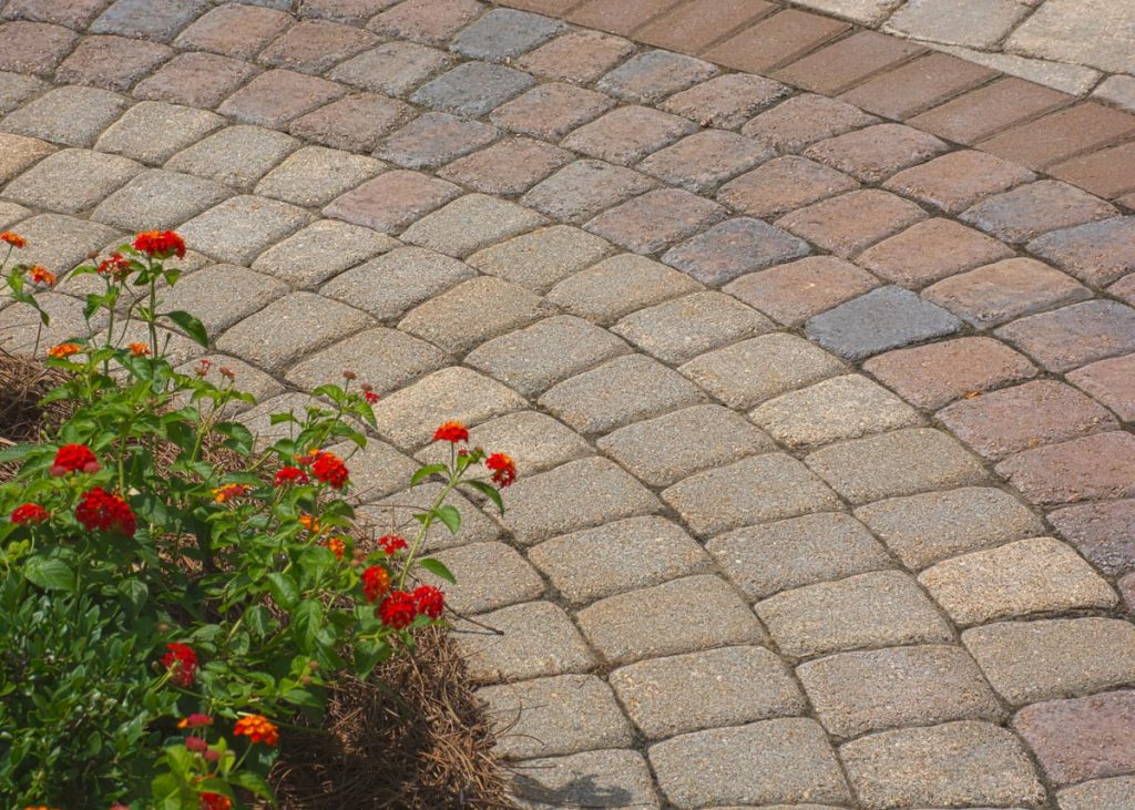 Paver Circle kit allows you to add interest and curves to your patio.